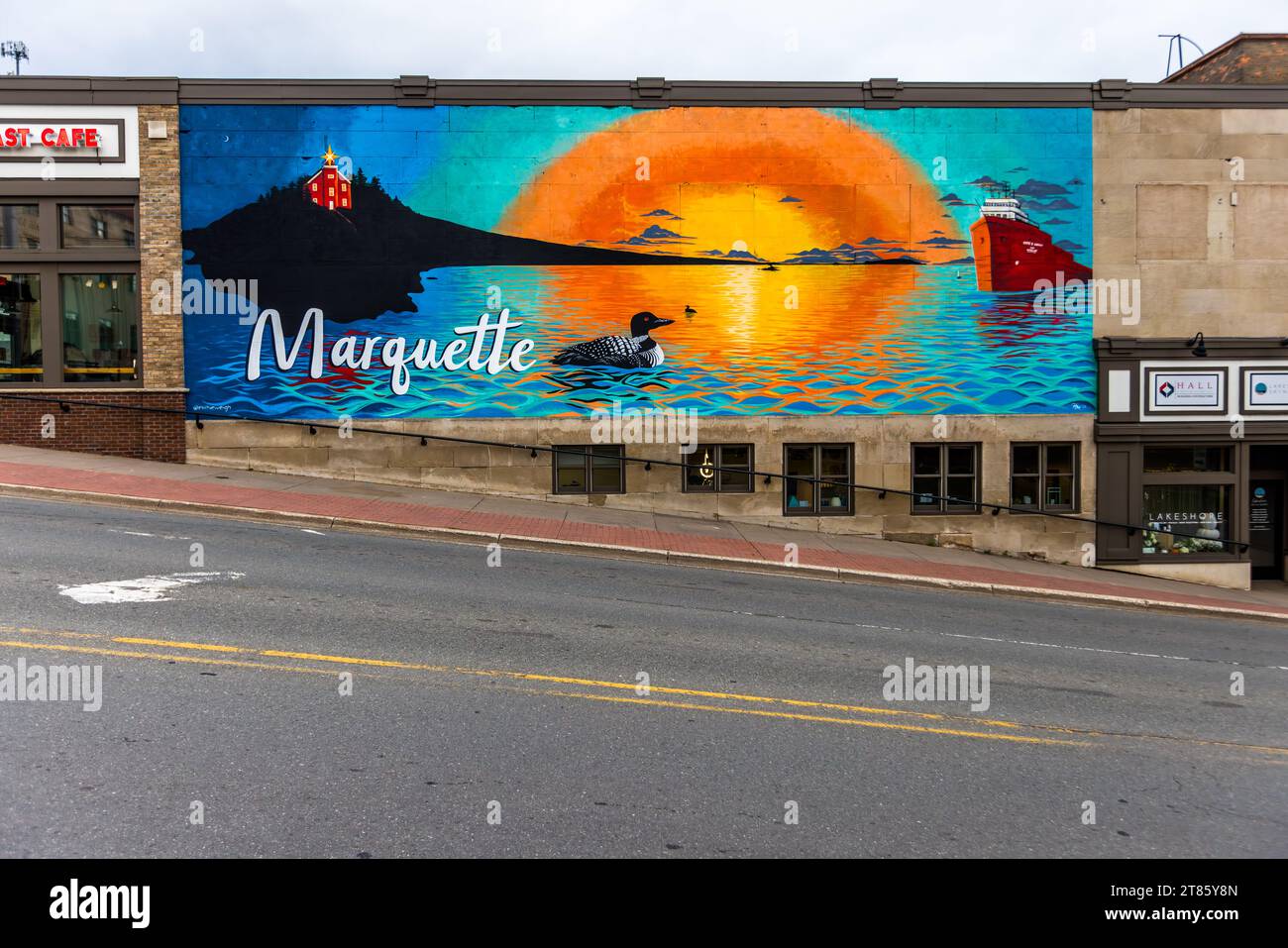 Mural in the town of Marquette shows the Marquette Harbor Lighthouse ...