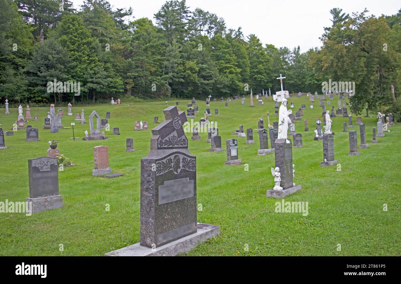 Grave headstones hi-res stock photography and images - Alamy