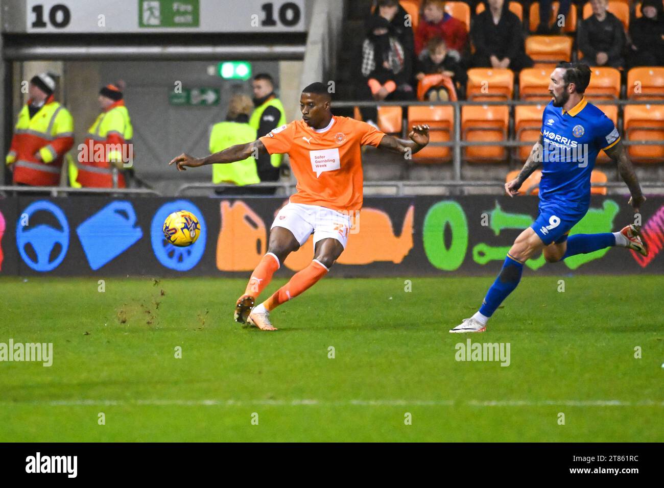Bloomfield Road, Blackpool, Lancashire, UK. 18th Nov, 2023. League One ...
