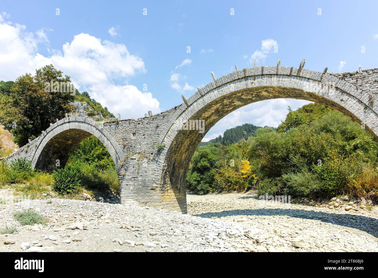 Amazing view of Medieval Plakidas (Kalogeriko) Bridge at Pindus ...
