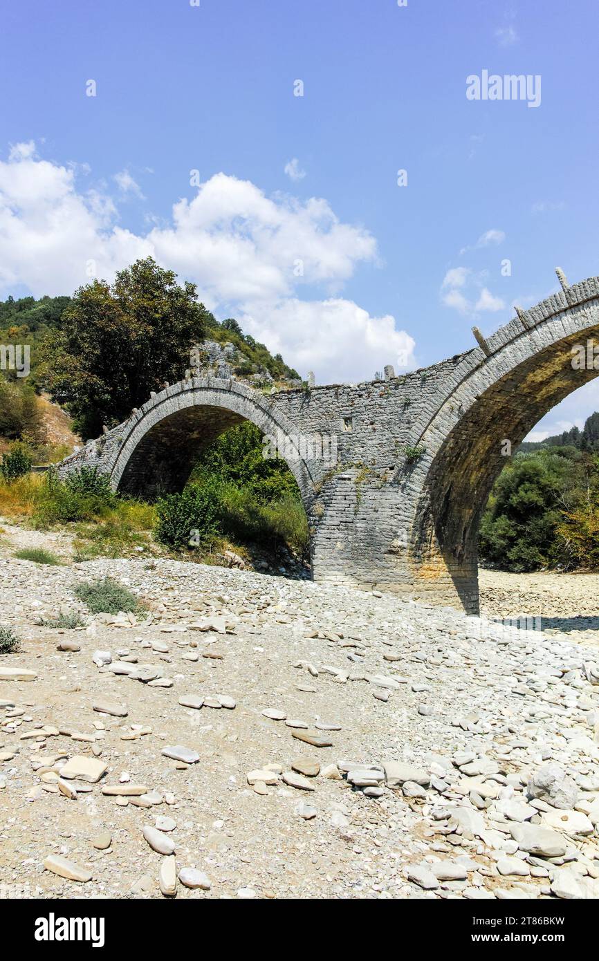 Amazing view of Medieval Plakidas (Kalogeriko) Bridge at Pindus ...