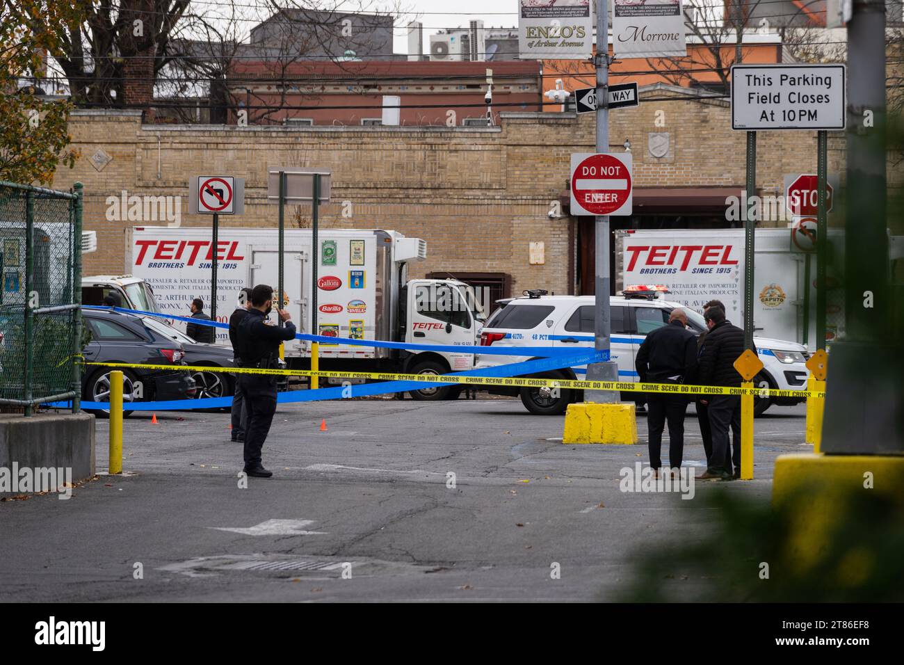Bronx, USA. 18th Nov, 2023. Bronx homicide detectives investigate the ...