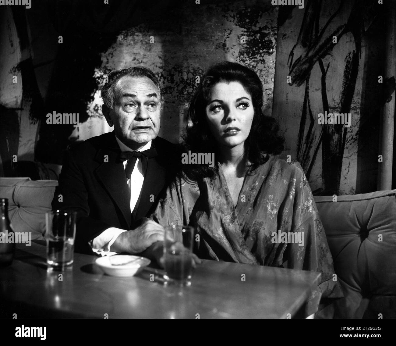 Edward G. Robinson, Joan Collins, on-set of the film, "Seven Thieves ...