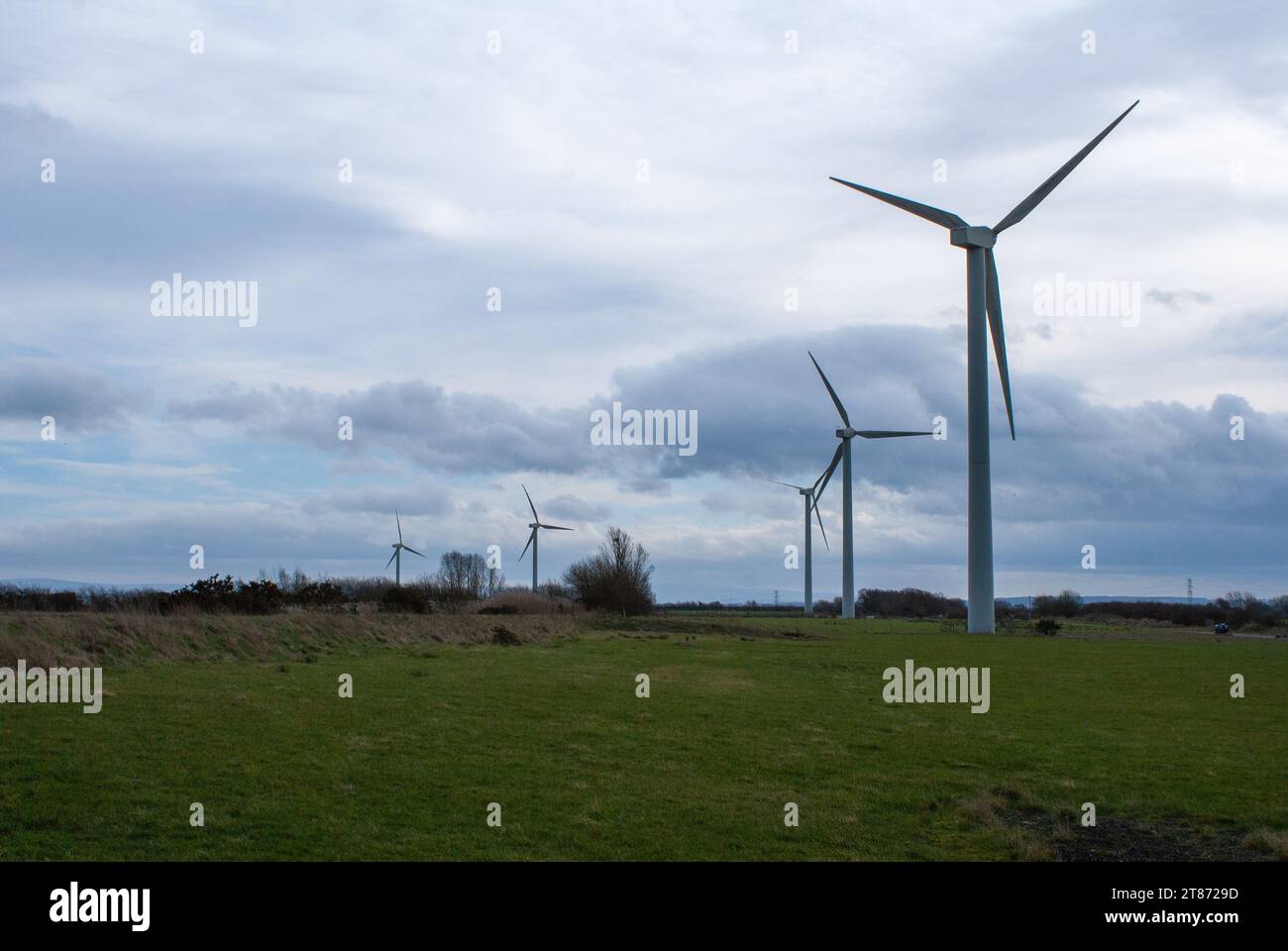 Turbines on wind farm hi-res stock photography and images - Alamy