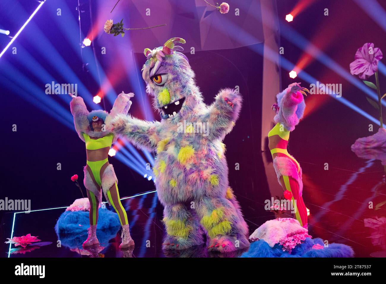 Cologne, Germany. 18th Nov, 2023. The character "Der Lulatsch" appears ...