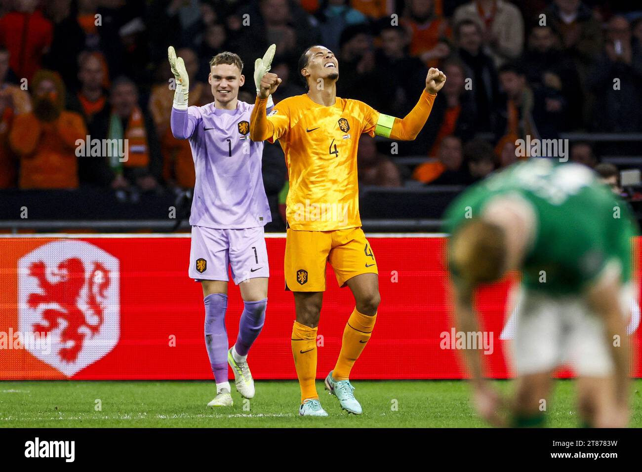 AMSTERDAM - (l-r) Holland goalkeeper Bart Verbruggen, Virgil van Dijk of Holland celebrate the ...