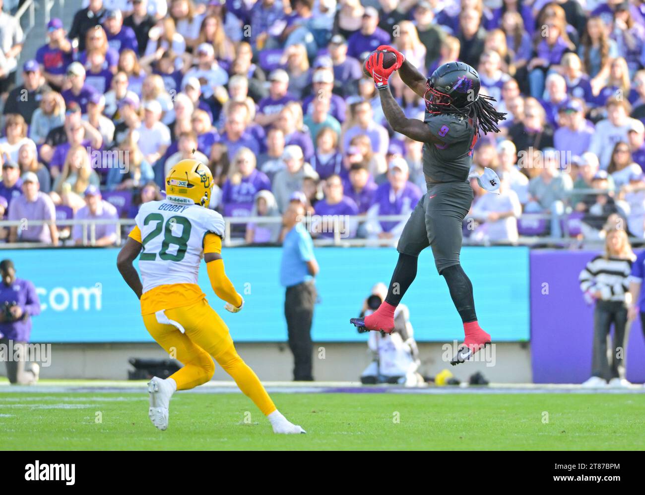 Fort Worth, Texas, USA. 18th Nov, 2023. TCU Horned Frogs running back ...