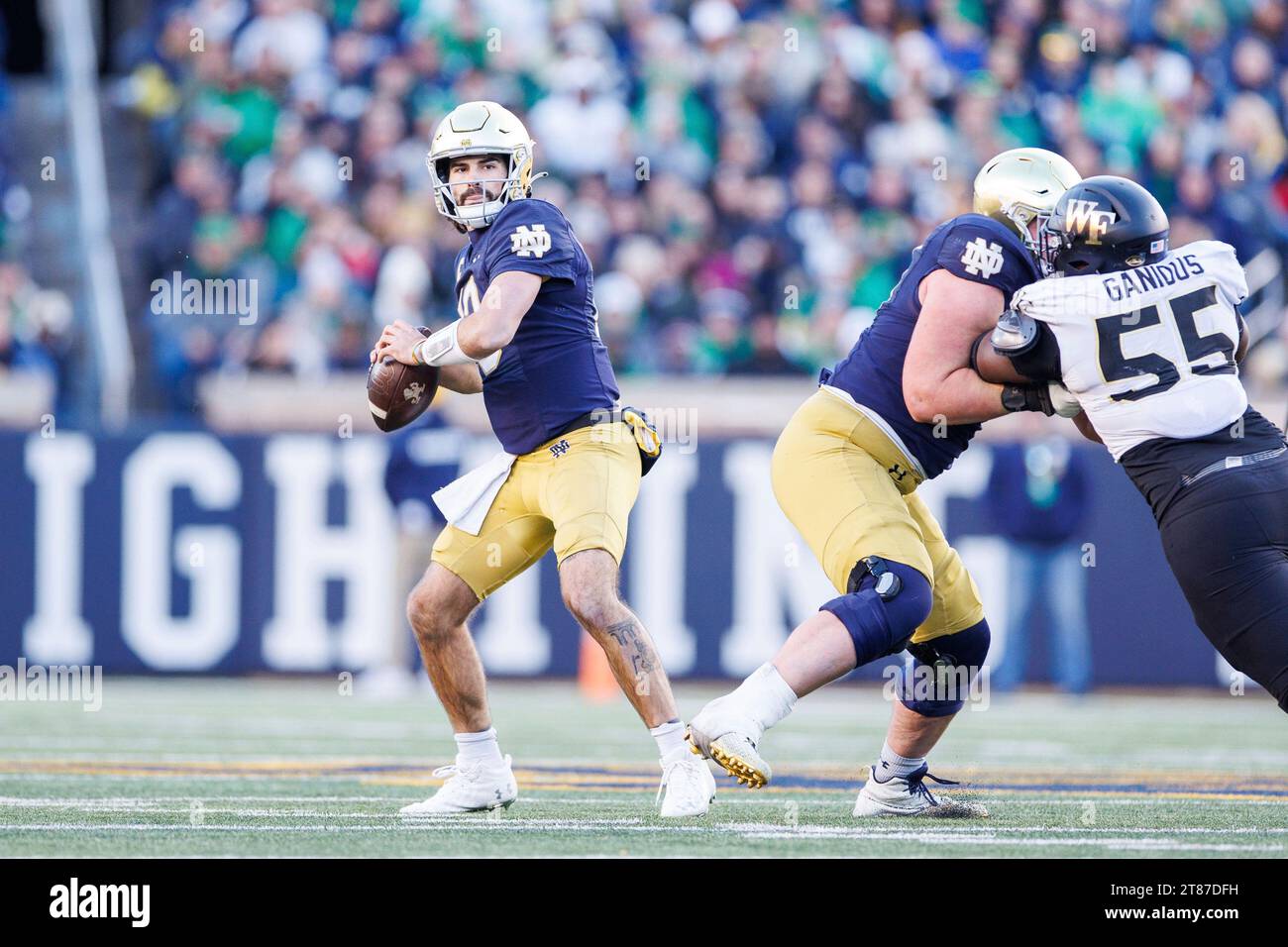 November 18, 2023: Notre Dame quarterback Sam Hartman (10) passes the ...
