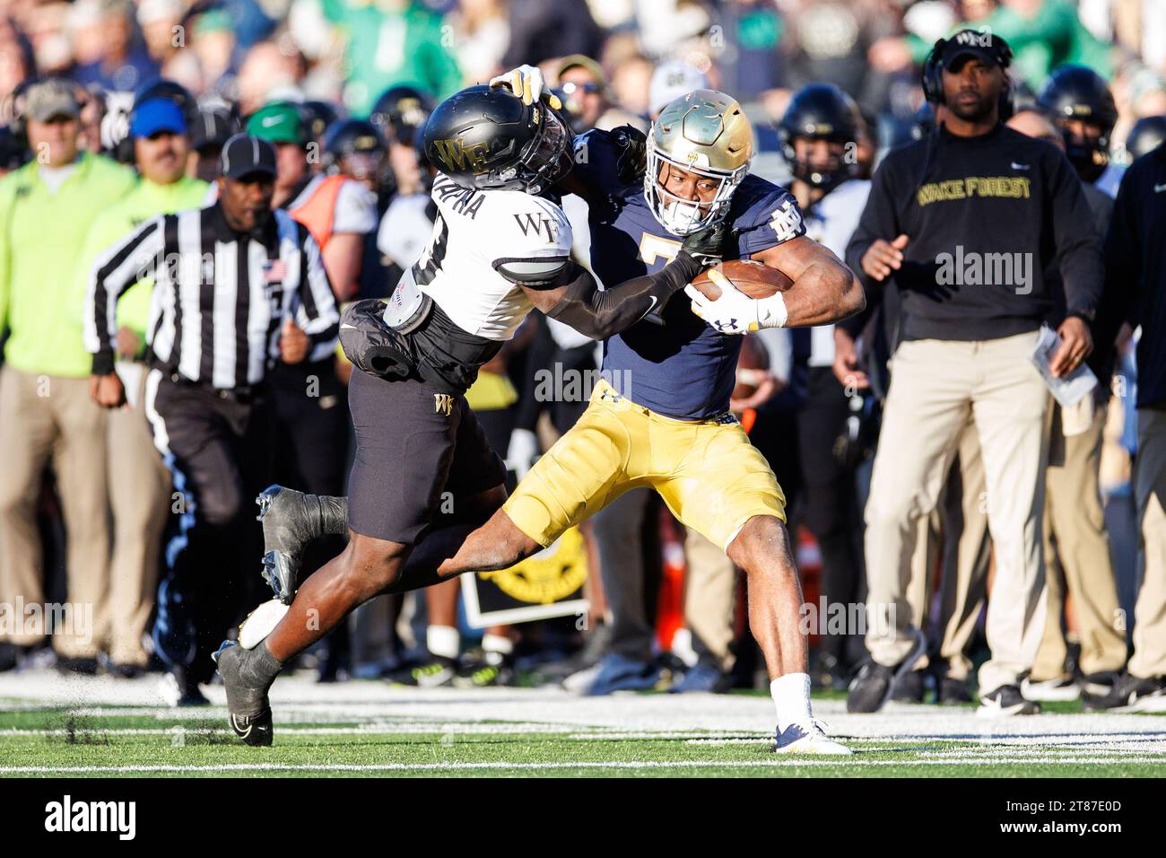 South Bend, Indiana, USA. 18th Nov, 2023. Notre Dame running back Audric Estimé (7) runs with ...