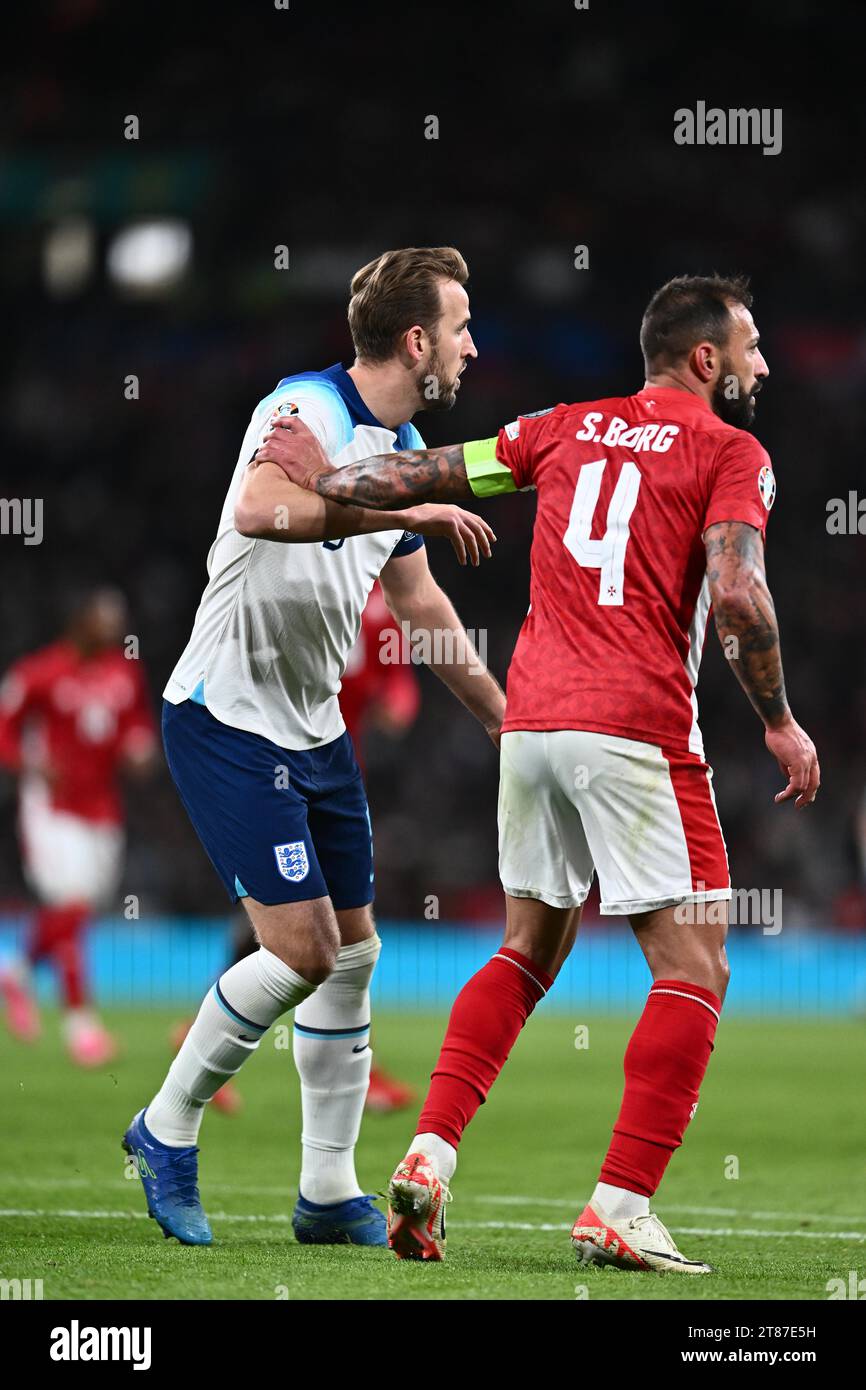 LONDON, ENGLAND - November 17: Harry Kane of England, Steve Borg of ...