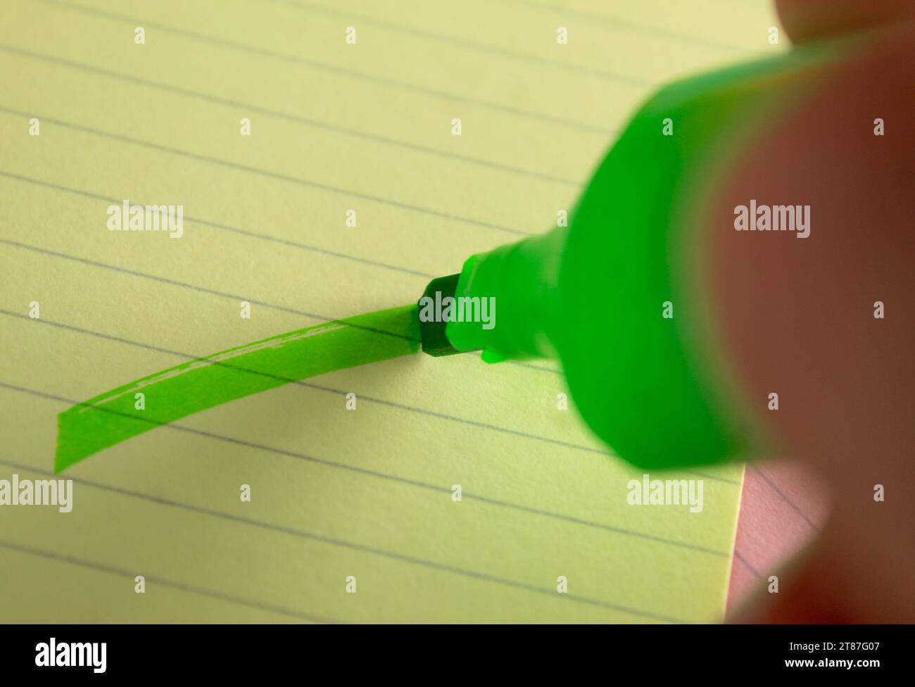 A close up photo of a green marker highlighting on a yellow flashcard ...