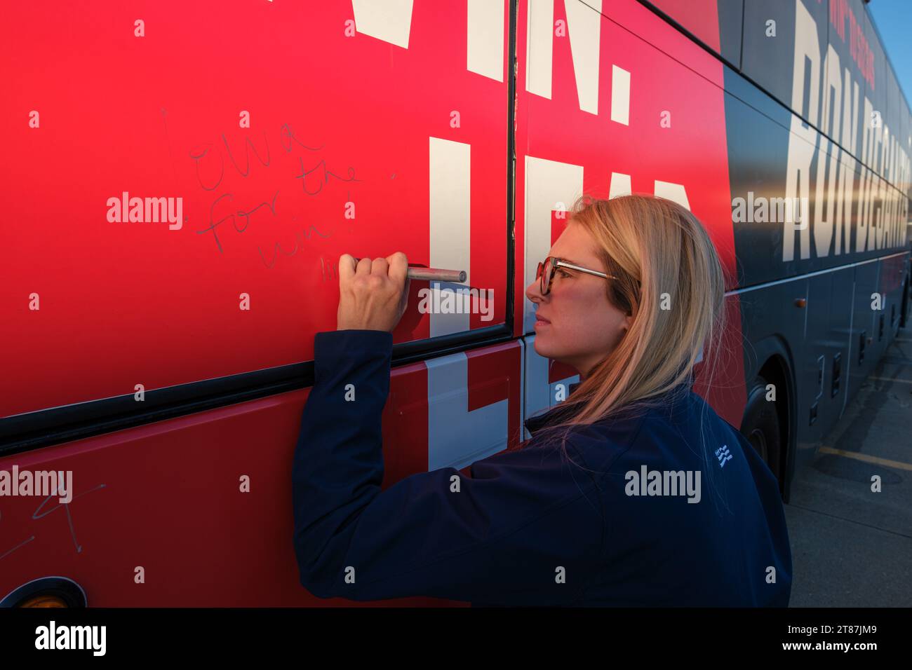 Des Moines, Iowa, USA. 18th Nov, 2023. A campaign staff member writes ...