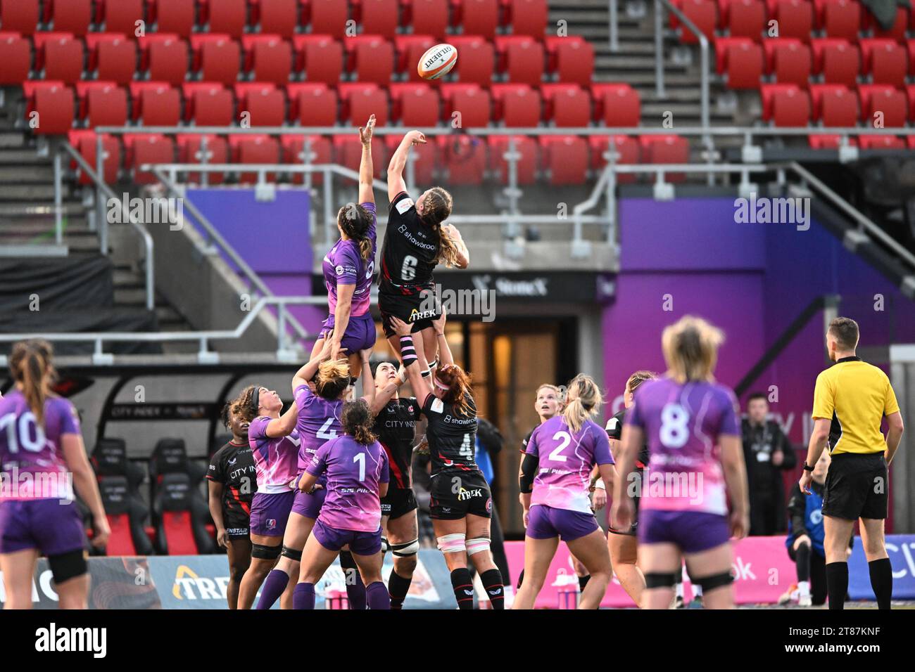 Sophie De Goede of Saracens Women and Megan Davey of Loughborough ...