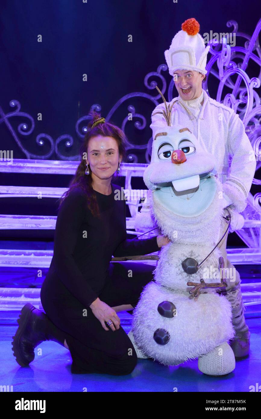 Peri Baumeister zeigt sich begeistert von Disneys DIE EISKÖNIGIN Peri ...