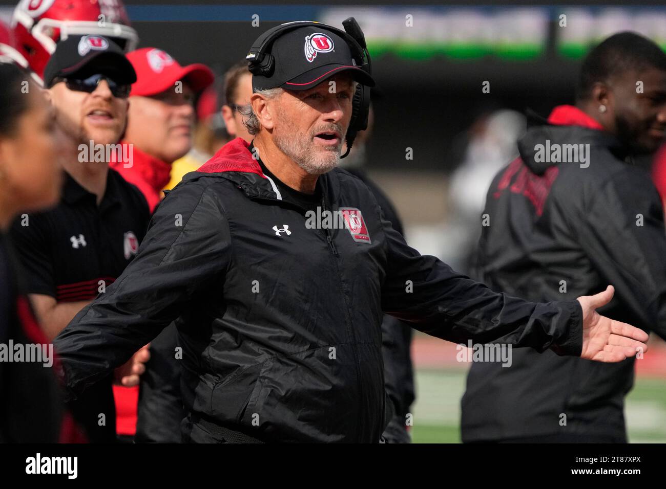 Utah head coach Kyle Whittingham reacts to a call against Arizona ...