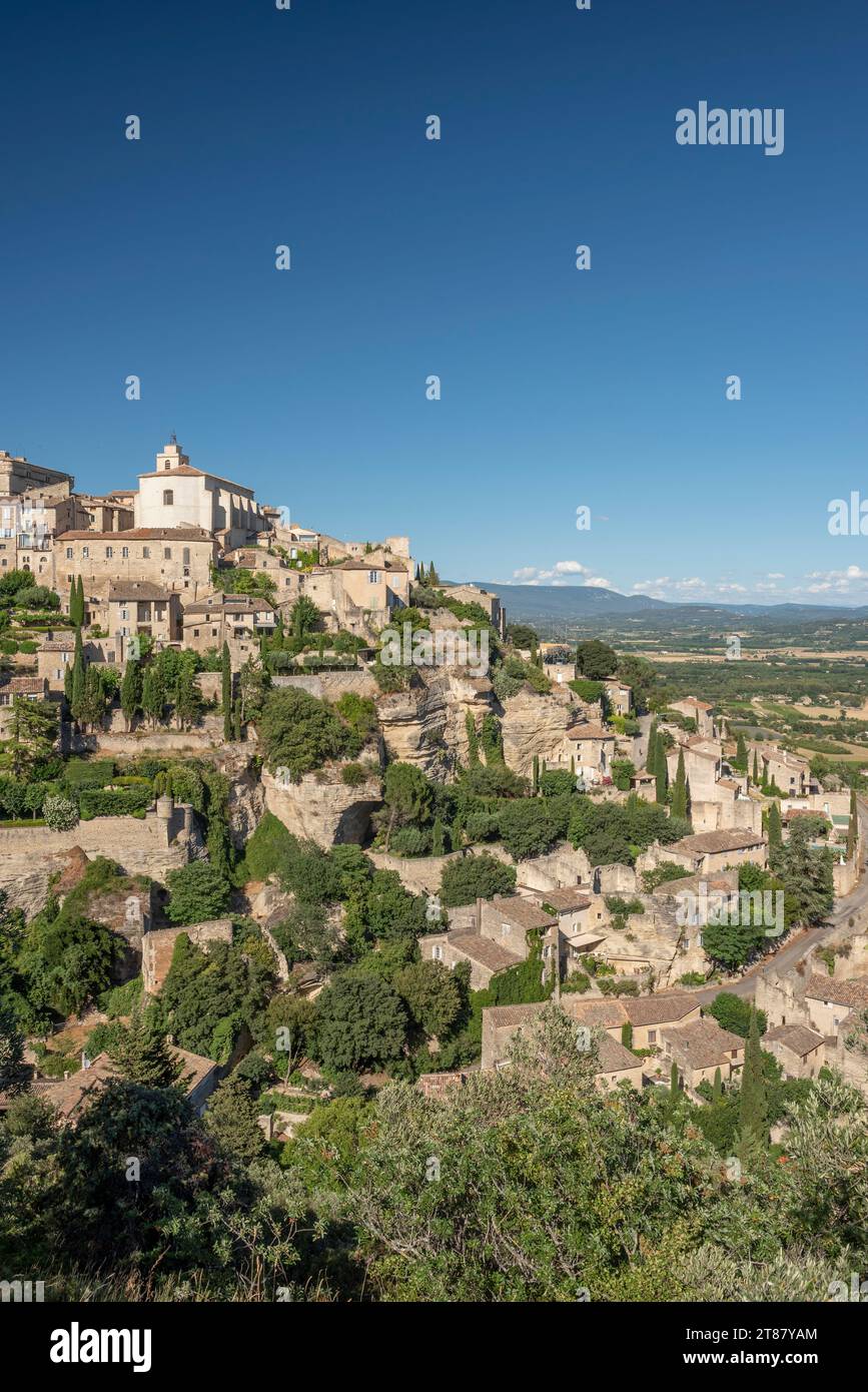 Panoramic view of the small town Gordes in France built up a hill Stock ...