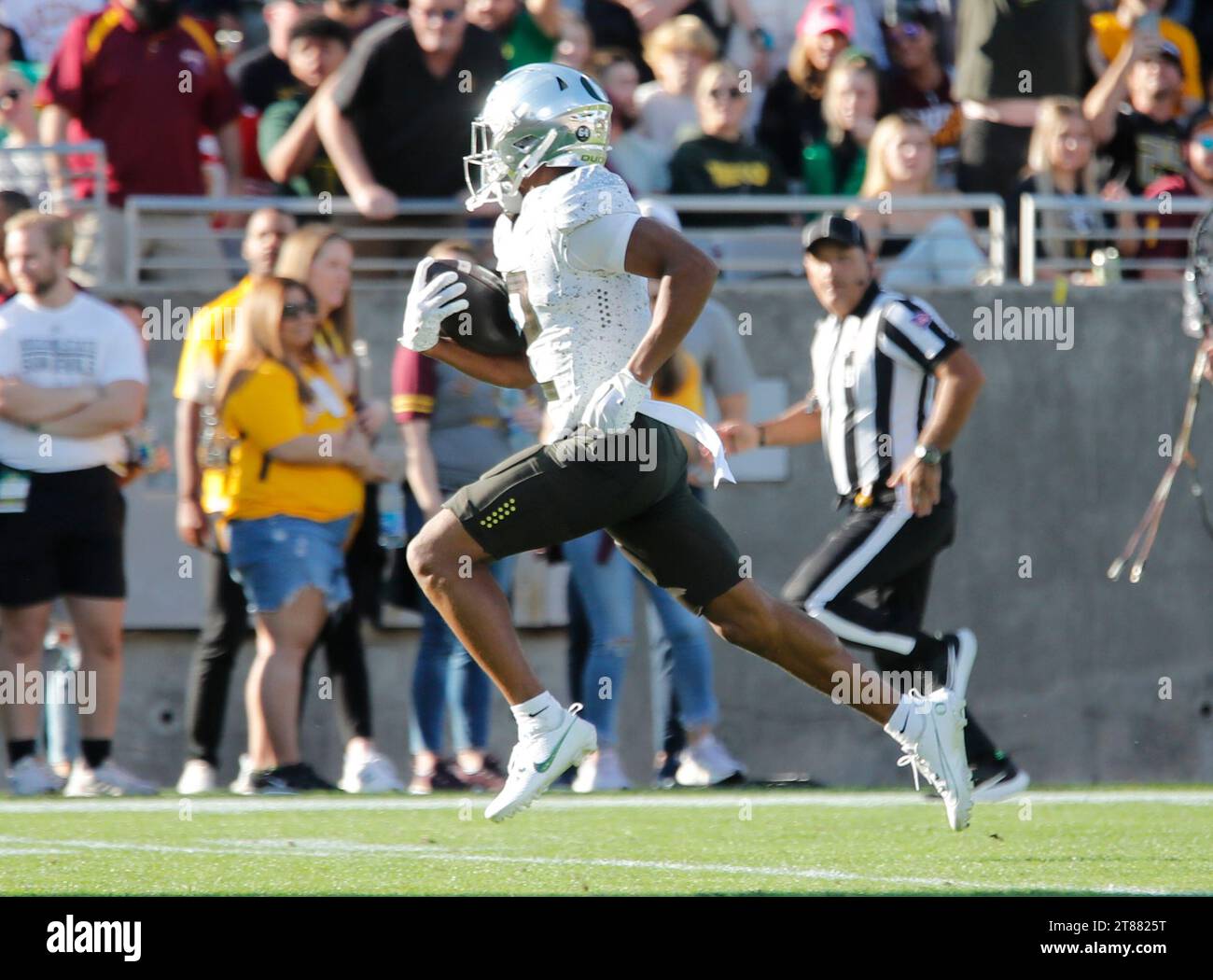 November 18, 2023: Wide receiver Gary Bryant Jr. (2) of the Oregon ...