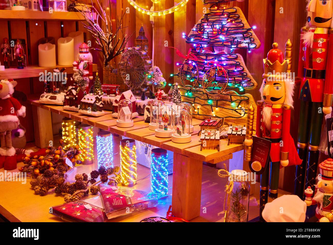 Christmas showcase. Electrical appliance store Stock Photo - Alamy