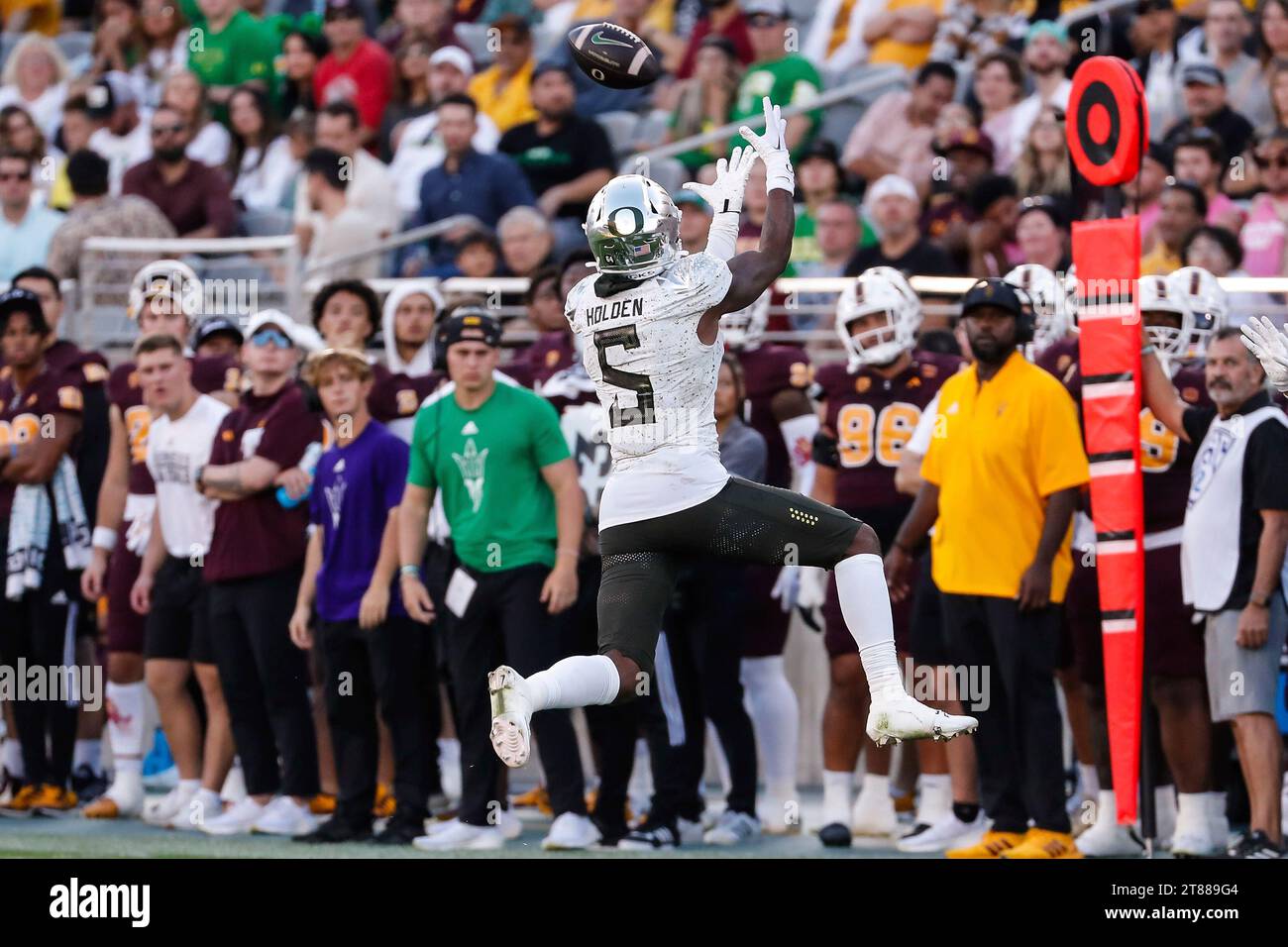 TEMPE, AZ - NOVEMBER 18: Oregon Ducks wide receiver Traeshon Holden (5 ...