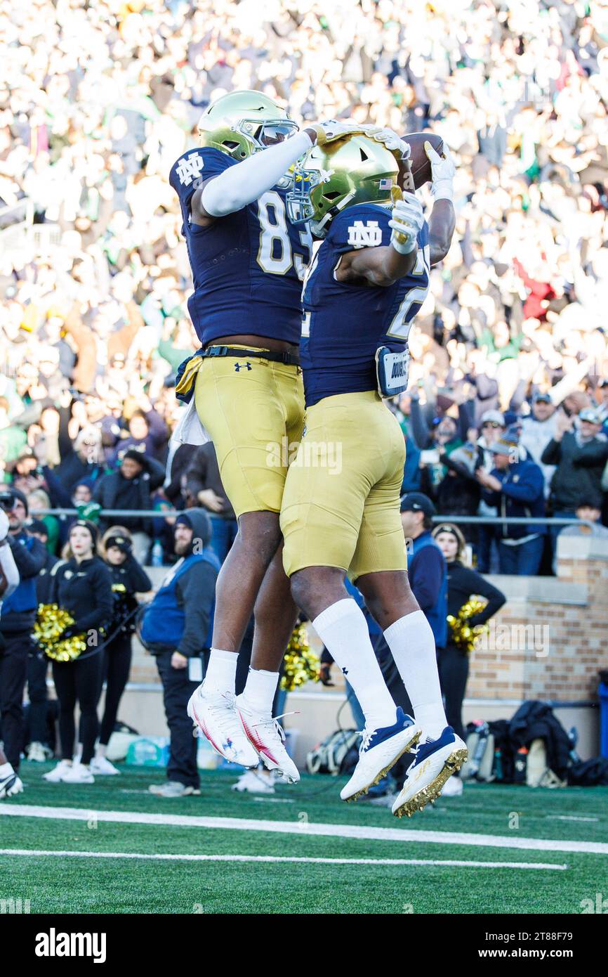 South Bend, Indiana, USA. 18th Nov, 2023. Notre Dame running back Devyn ...