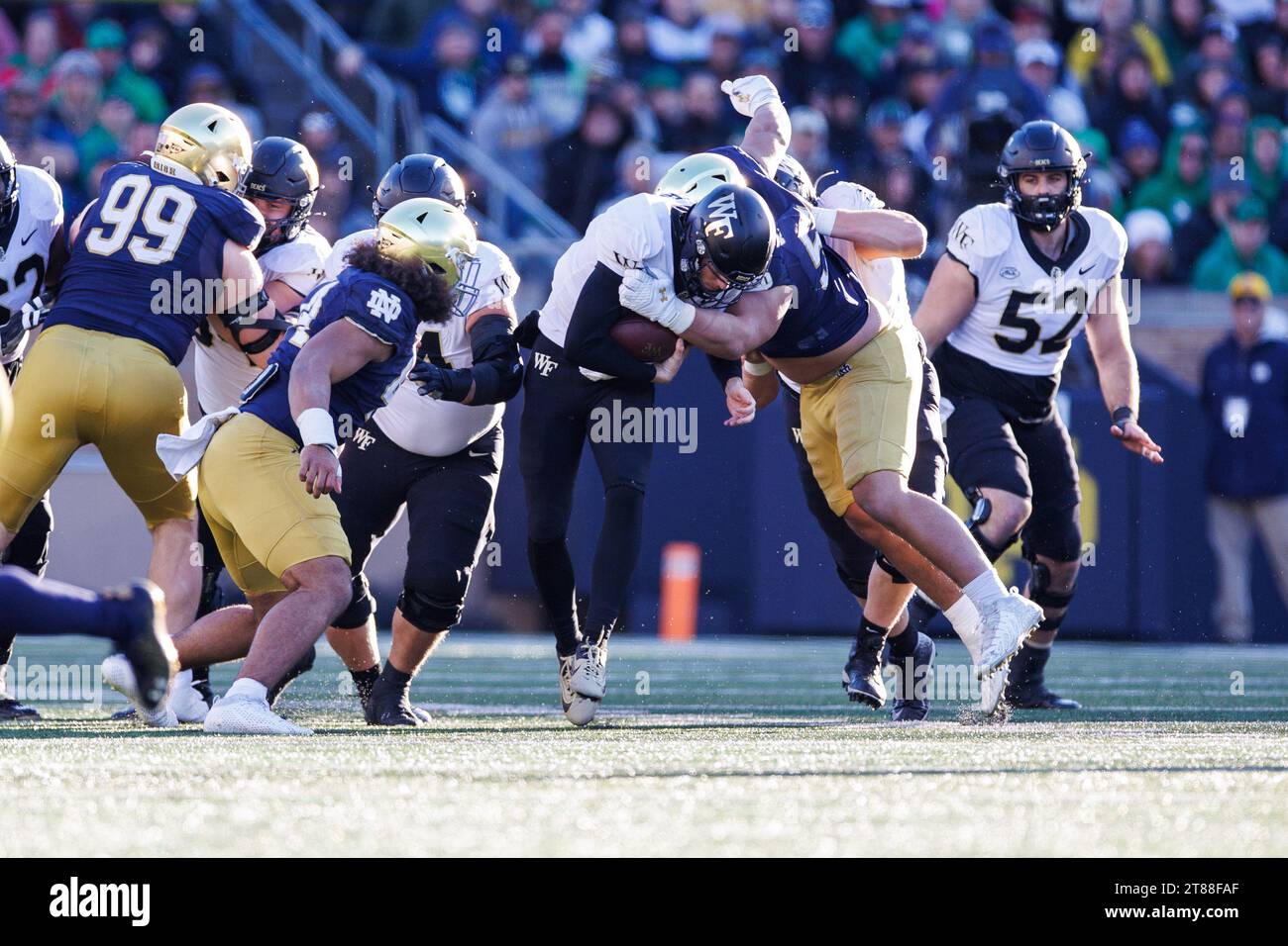South Bend, Indiana, USA. 18th Nov, 2023. Notre Dame defensive lineman ...