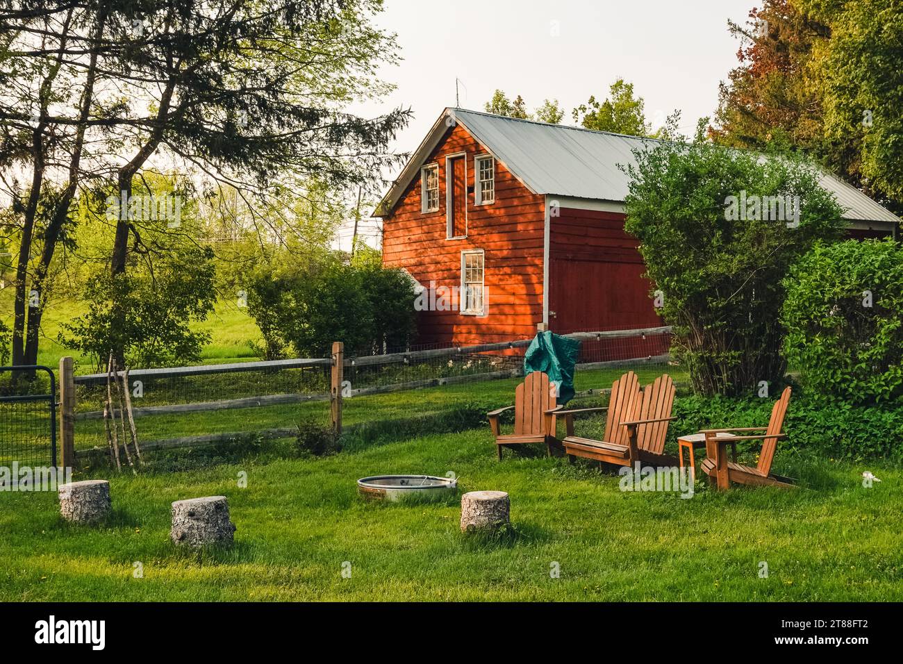 scenic red farm Stock Photo - Alamy