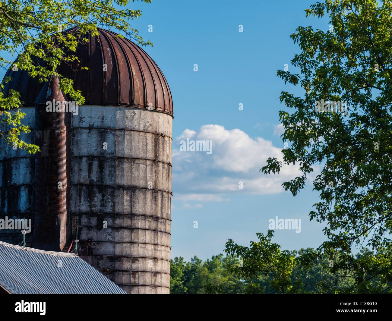 scenic red farm Stock Photo - Alamy
