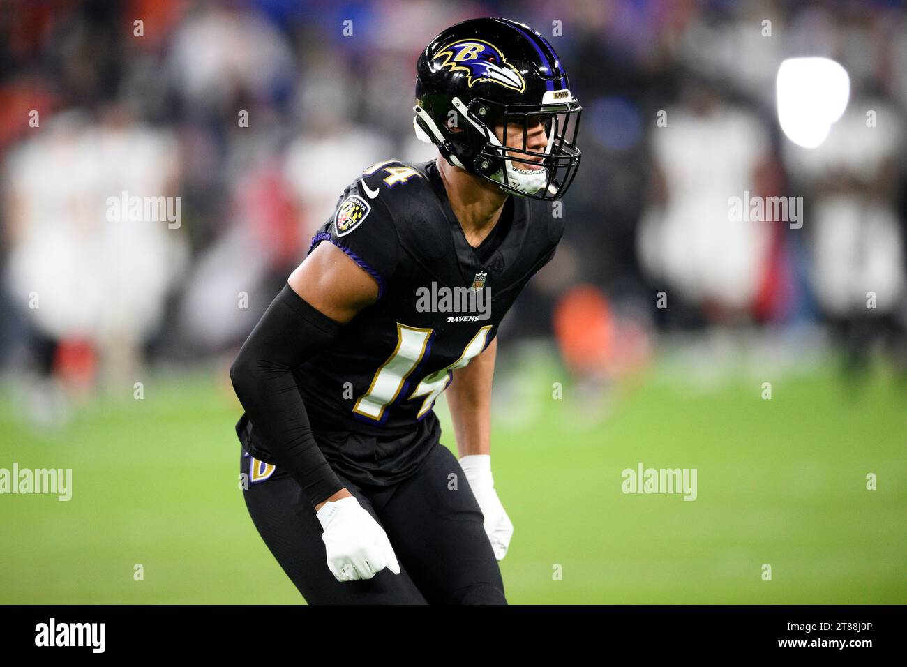 Baltimore Ravens safety Kyle Hamilton (14) works out before an NFL ...