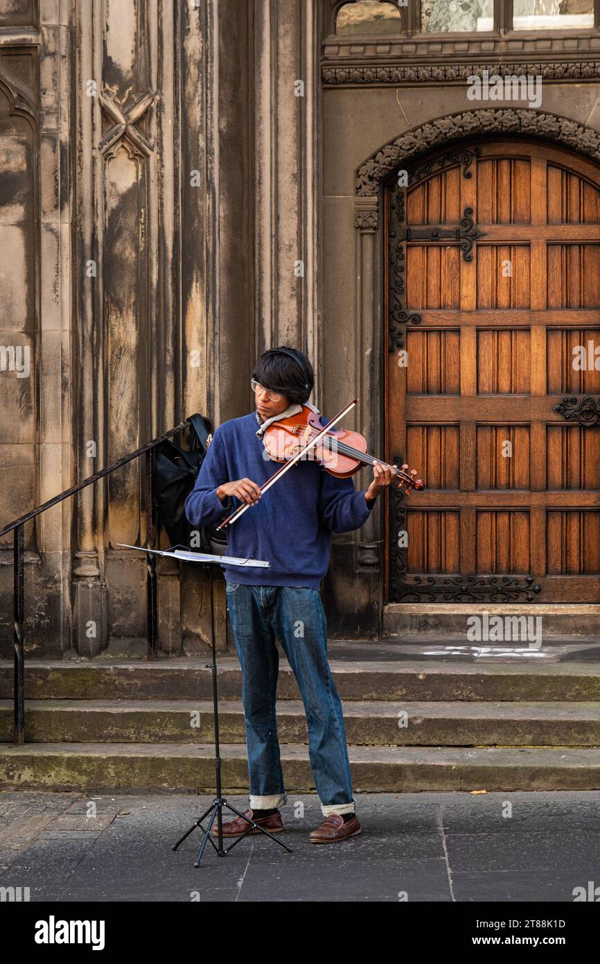 EDINBURGH, SCOTLAND - September 7 2023: The Royal Mile runs between two ...