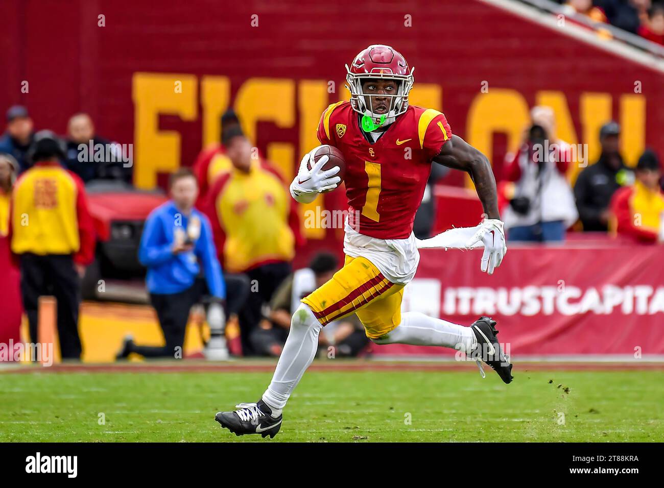Los Angeles, CA. 18th Nov, 2023. USC Trojans wide receiver Zachariah ...