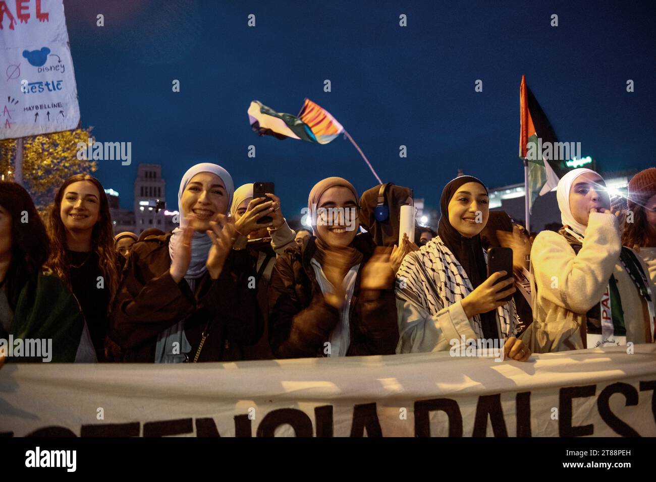 Barcelona, Spain. 18th Nov, 2023. Demonstrators shout slogans and ...