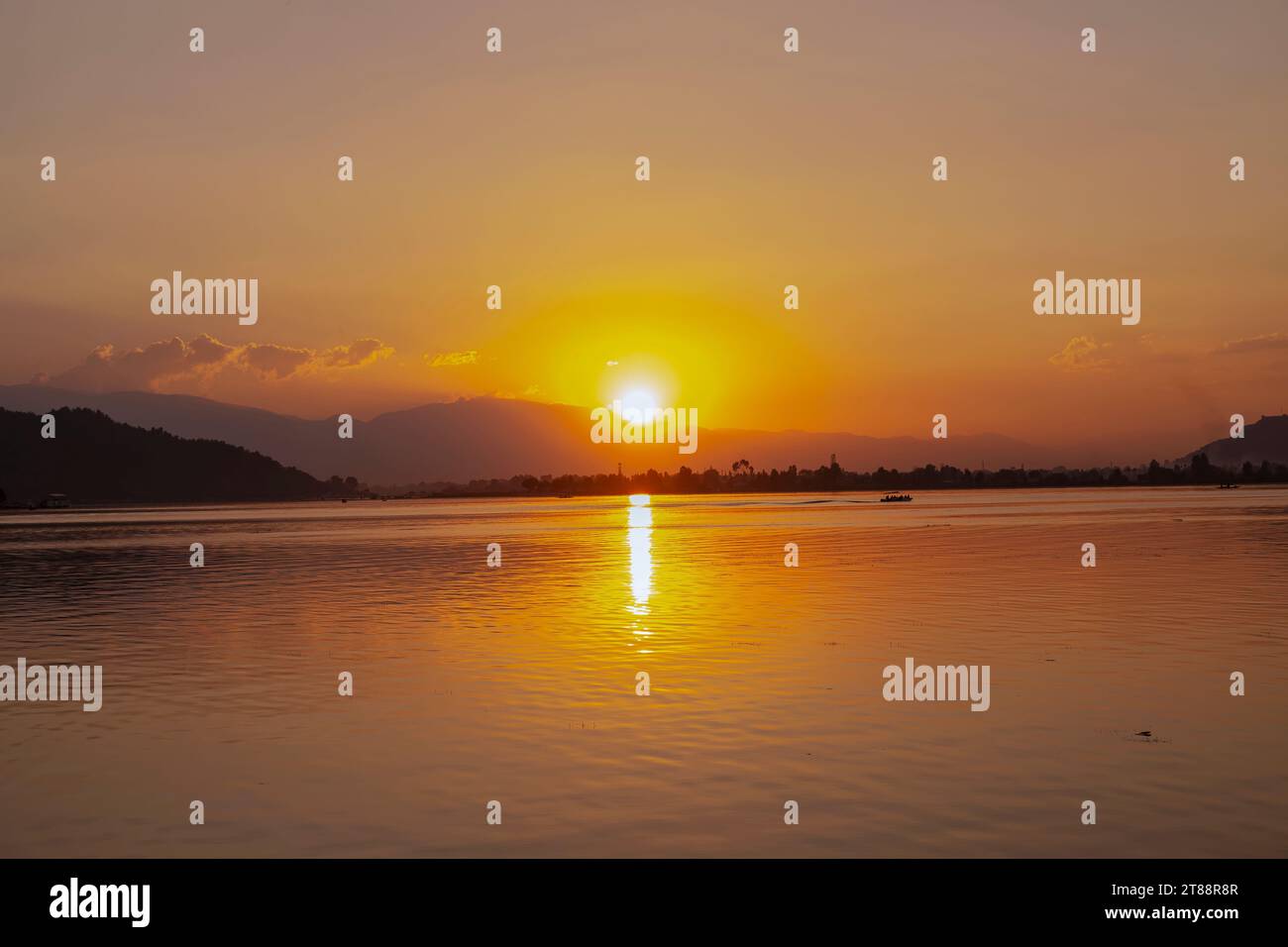 Sunset on Dale lake in Srinagar,jammu kashmir,India Stock Photo - Alamy