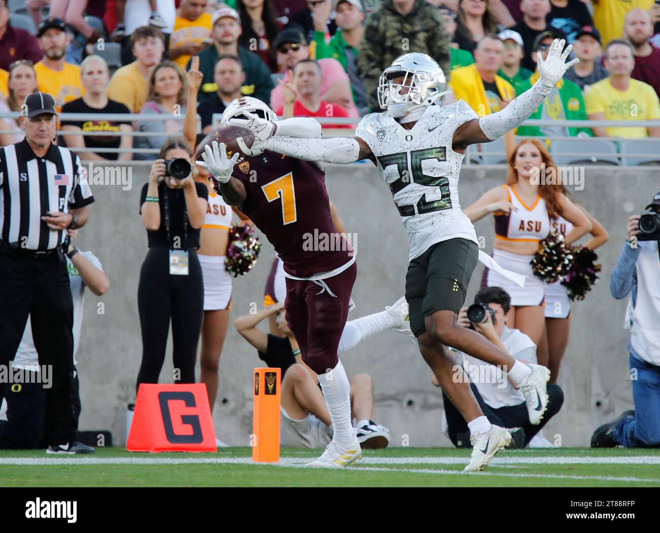 Tempe, Arizona, USA. 18th Nov, 2023. Defensive back Nikko Reed (25) of ...