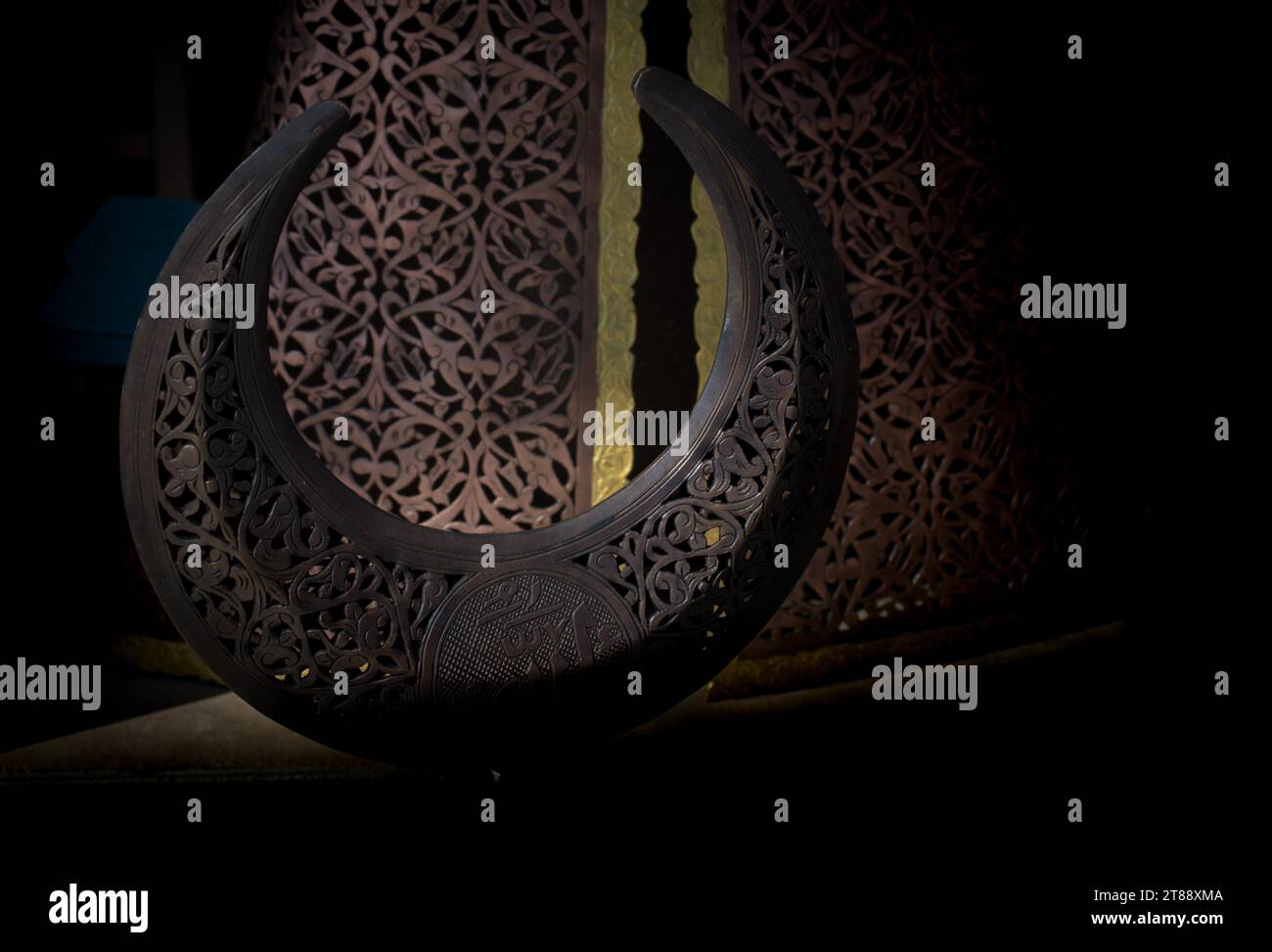 Ottoman crescent icon made of Metal. Islamic crescent symbol icon Stock ...