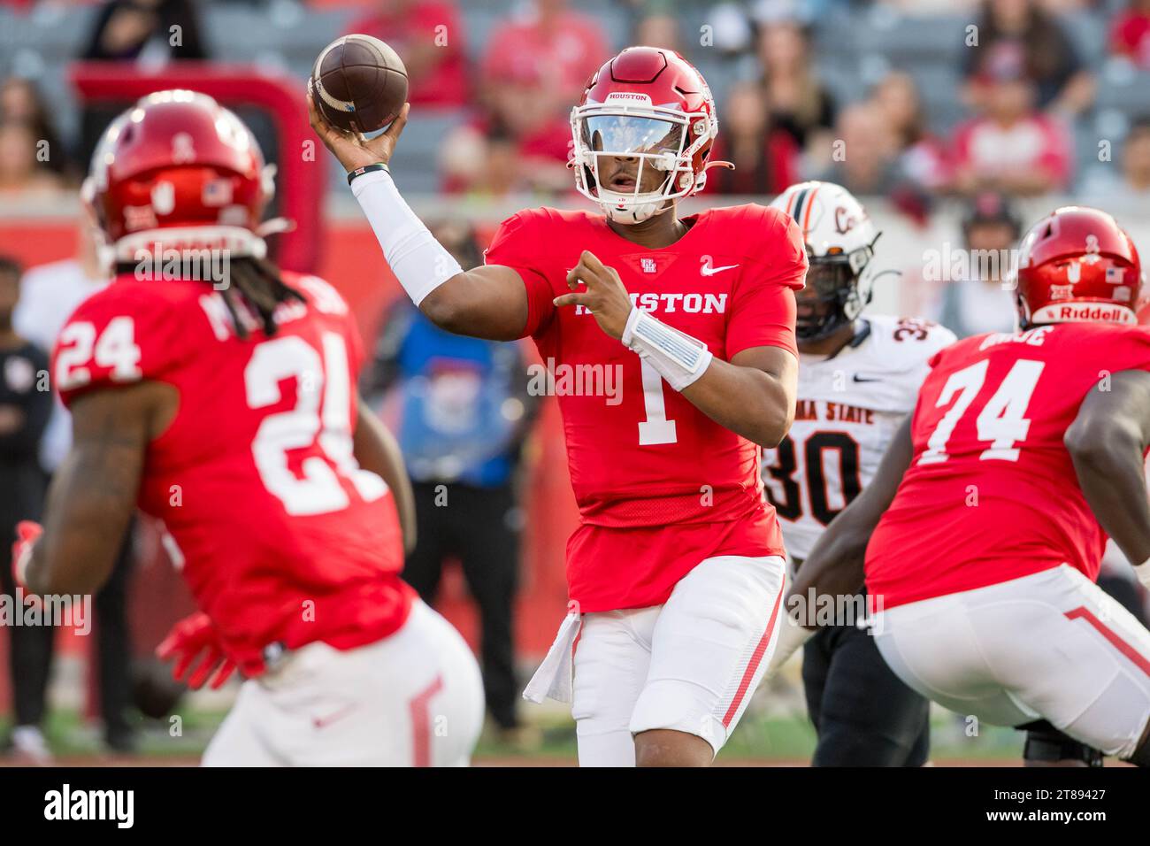 November 18, 2023: Houston Cougars quarterback Donovan Smith (1) throws ...