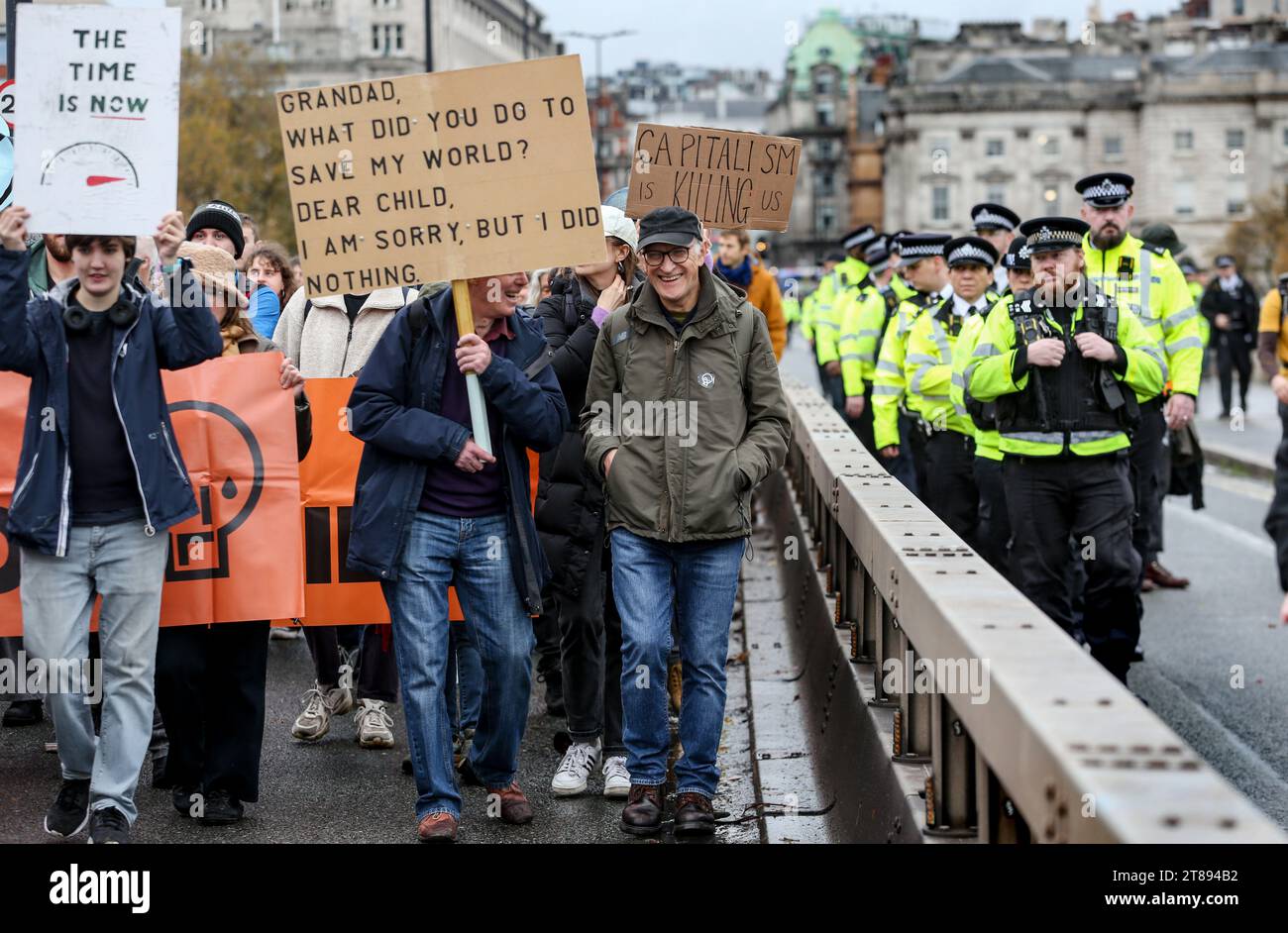 London, UK. 18th Nov, 2023. A line of police officers shadows ...