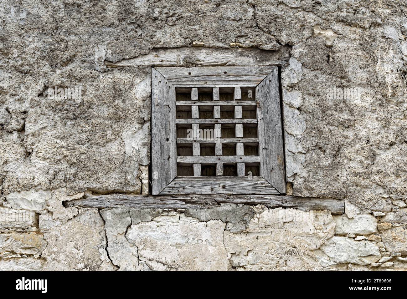 White wooden lattice hi-res stock photography and images - Alamy