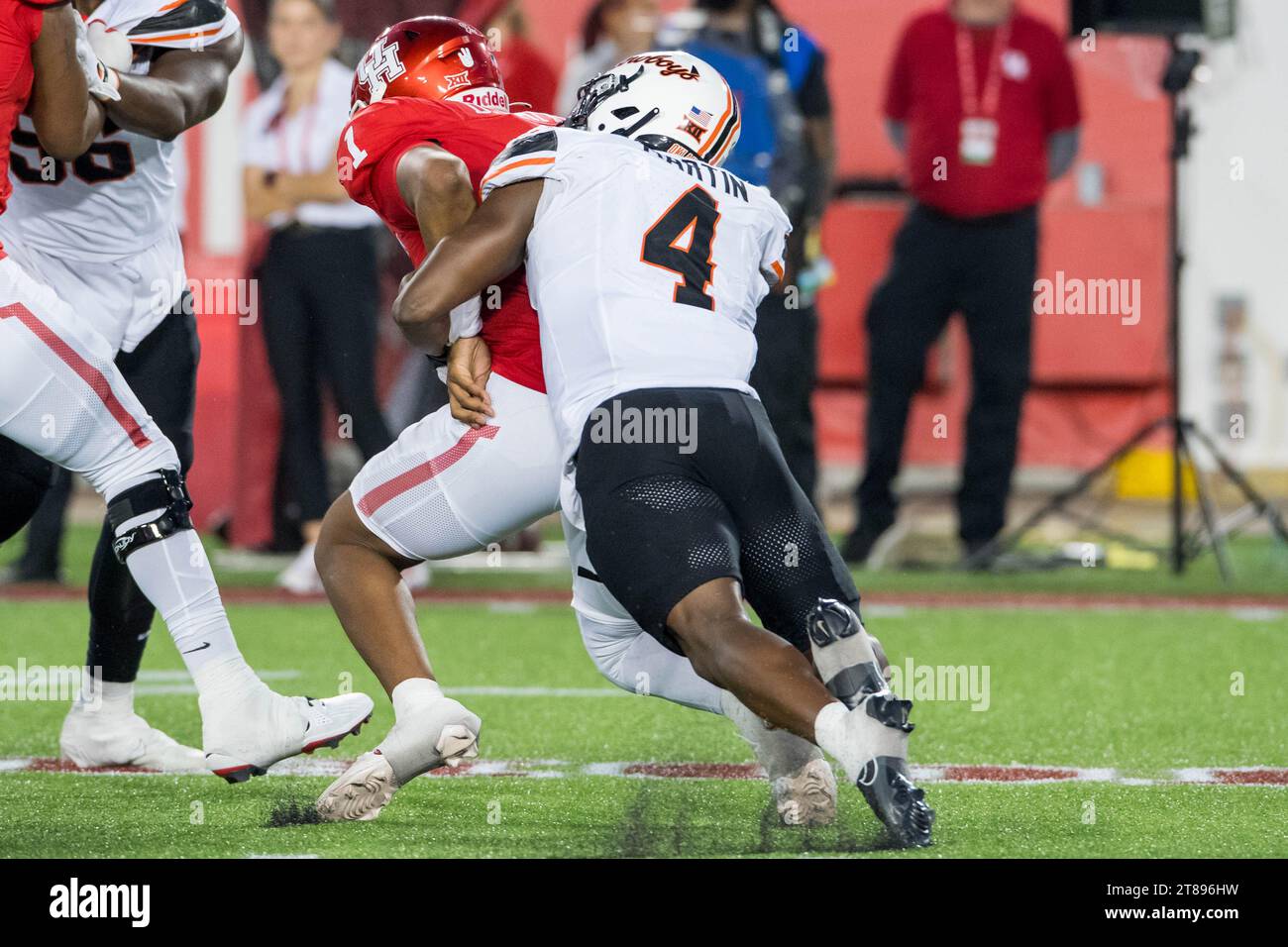 Houston, TX, USA. 18th Nov, 2023. Oklahoma State Cowboys linebacker ...