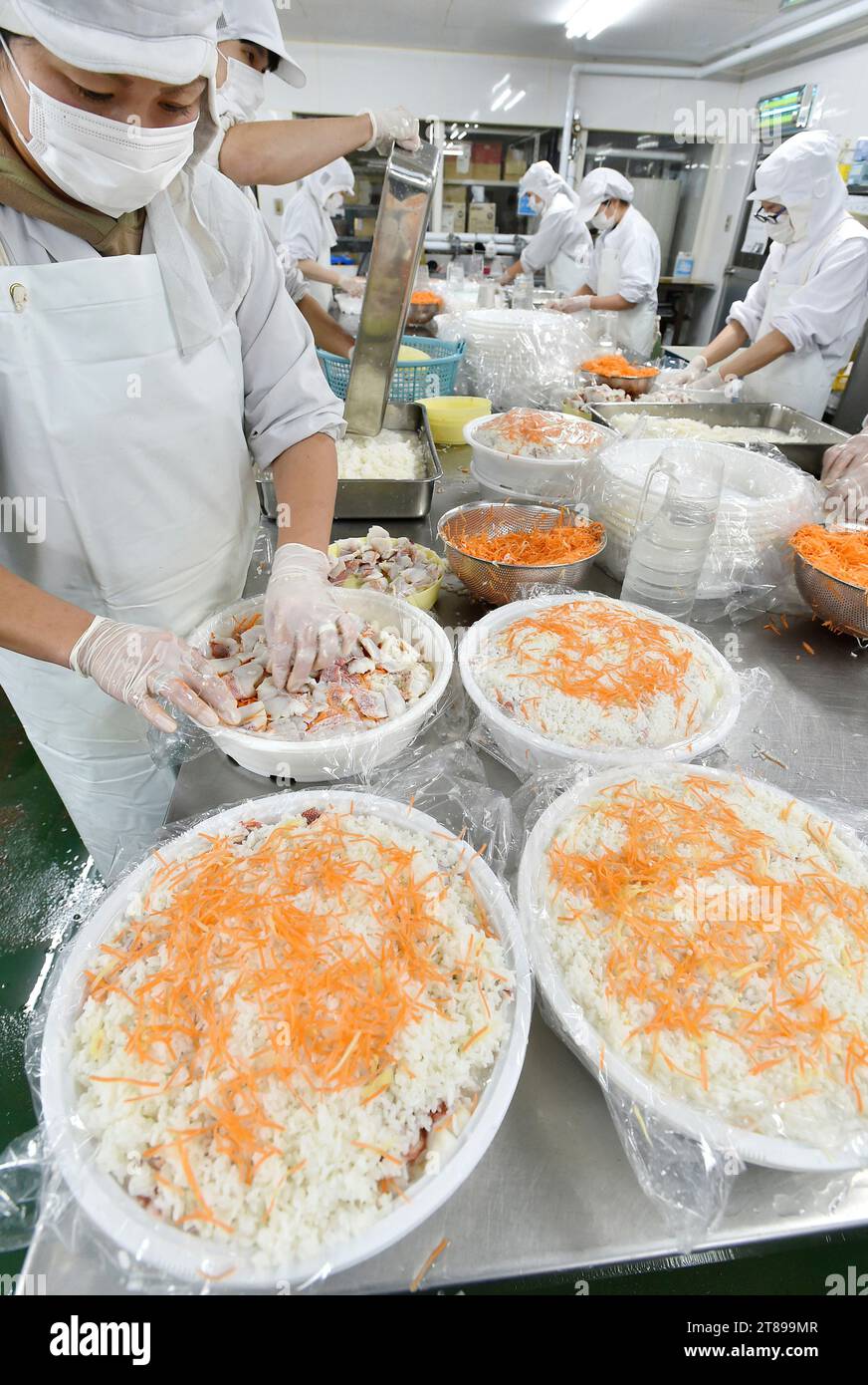 Employees make Kinki-no-Izushi, a food made by lactic acid fermentation ...