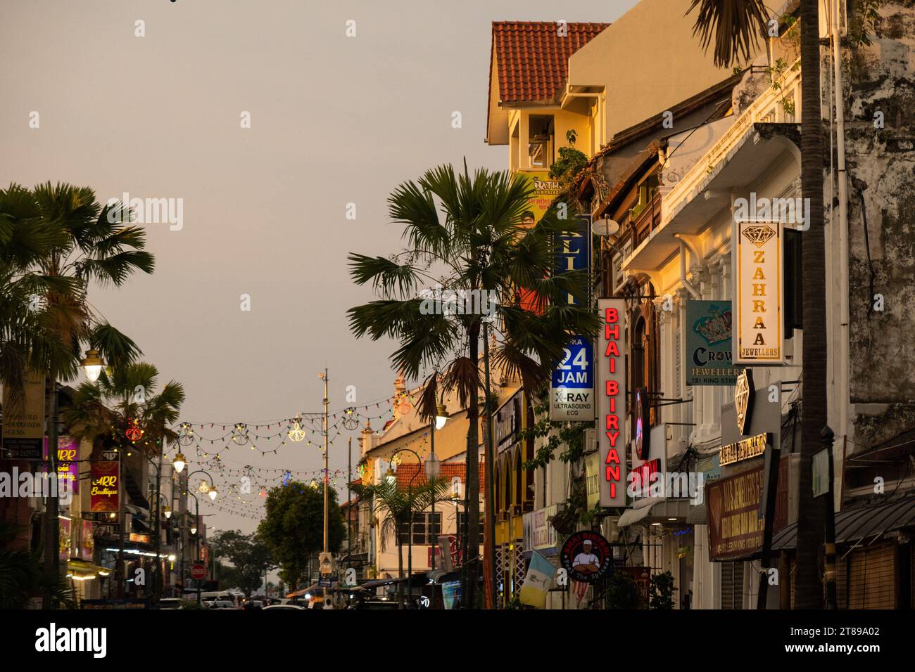Busy street georgetown penang hi-res stock photography and images - Alamy