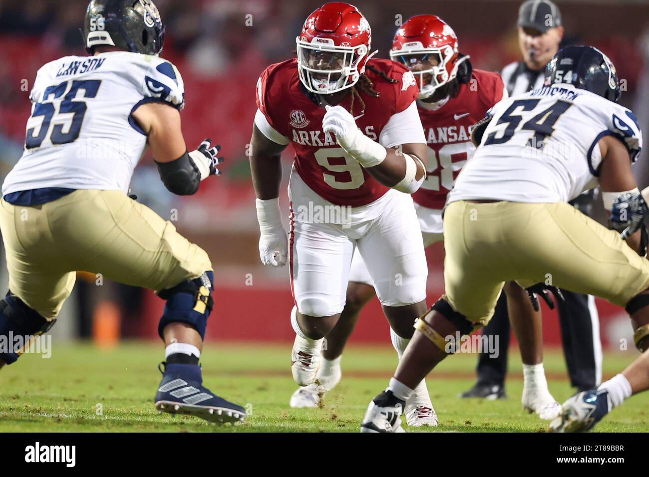 November 18, 2023: Razorback defensive lineman Taurean Carter #9 comes ...
