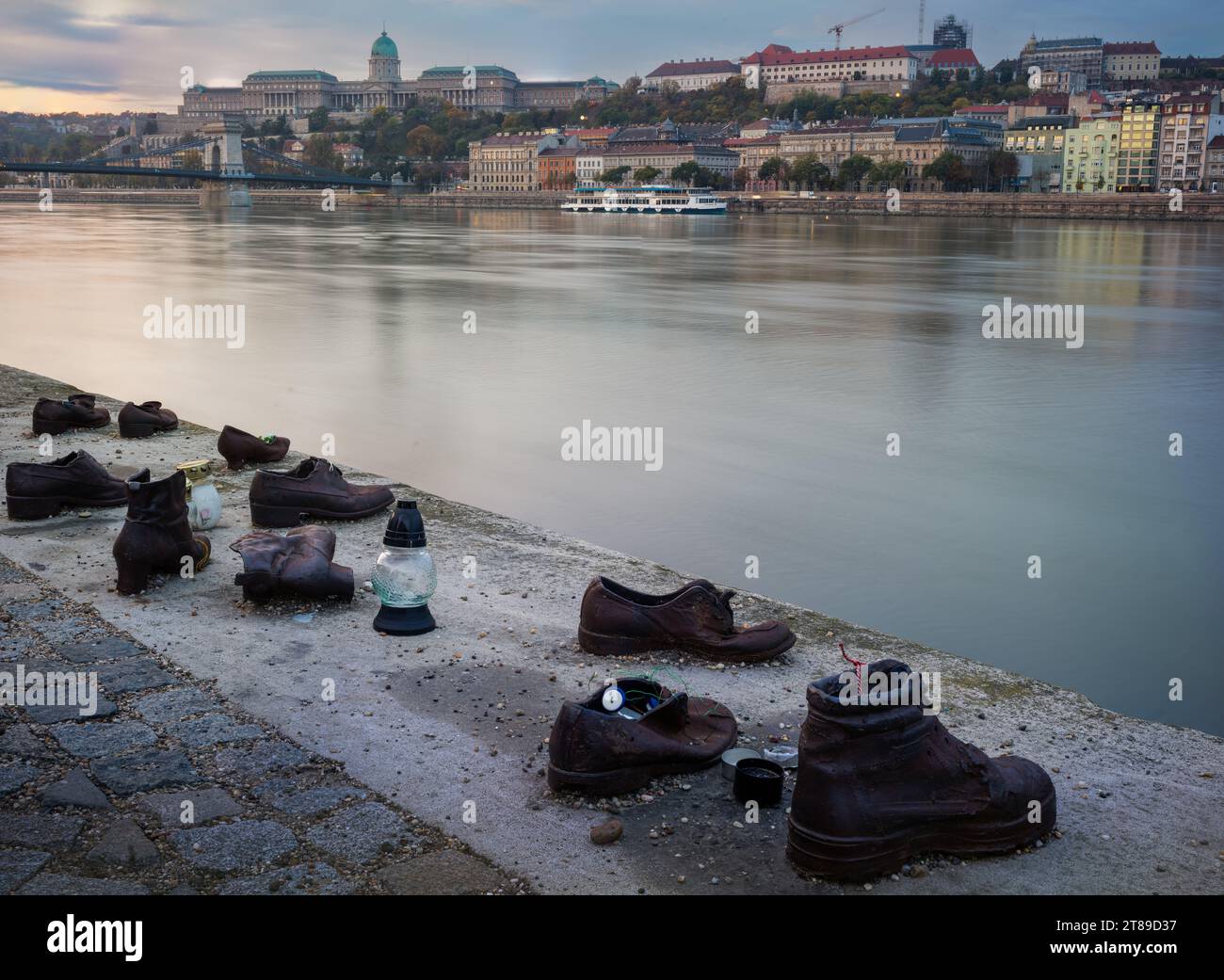 Remembering the Holocaust: Shoes on the Danube Bank Stock Photo - Alamy