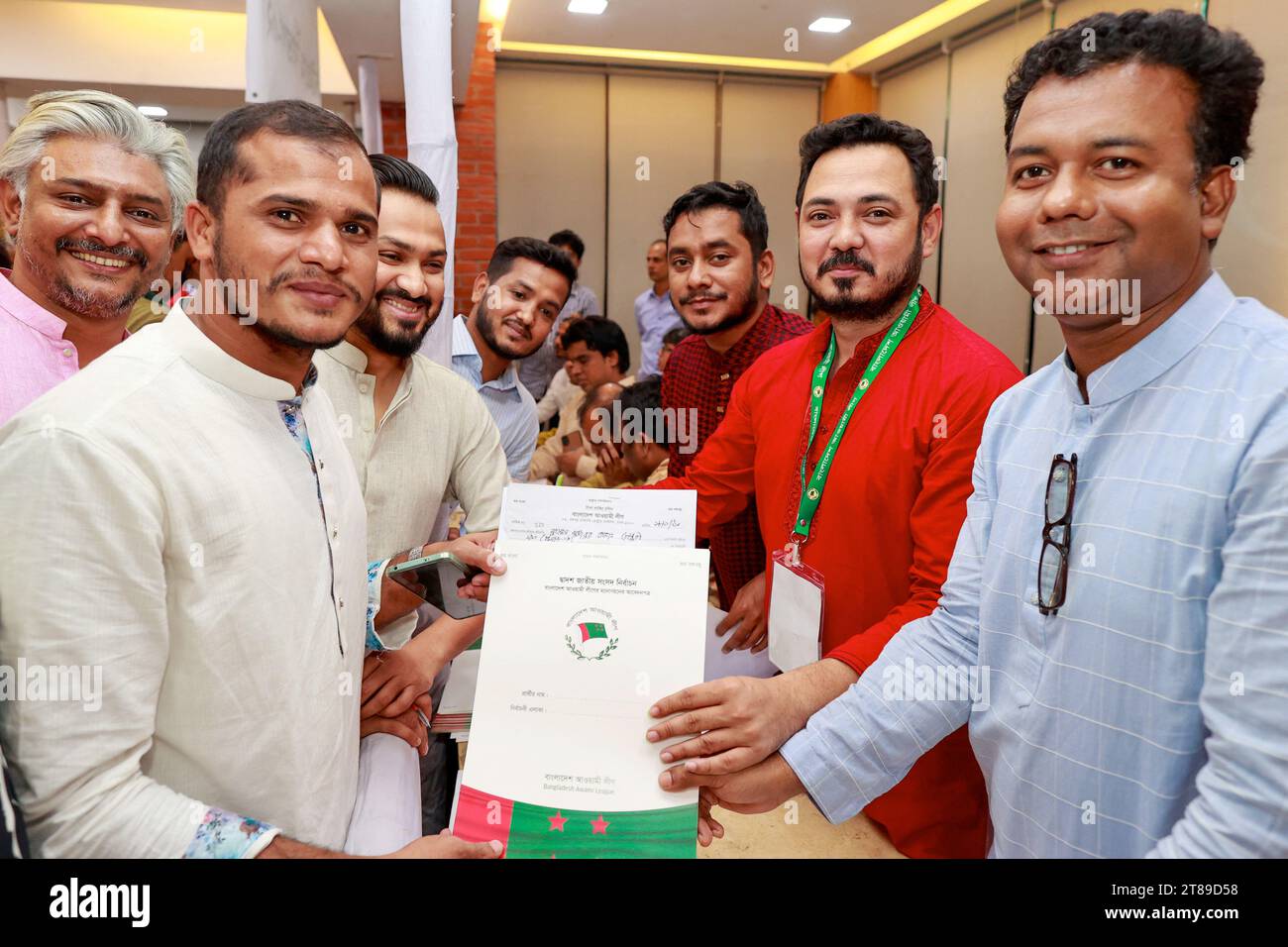 Dhaka, Bangladesh. 18th Nov, 2023. Candidates collect the nomination ...