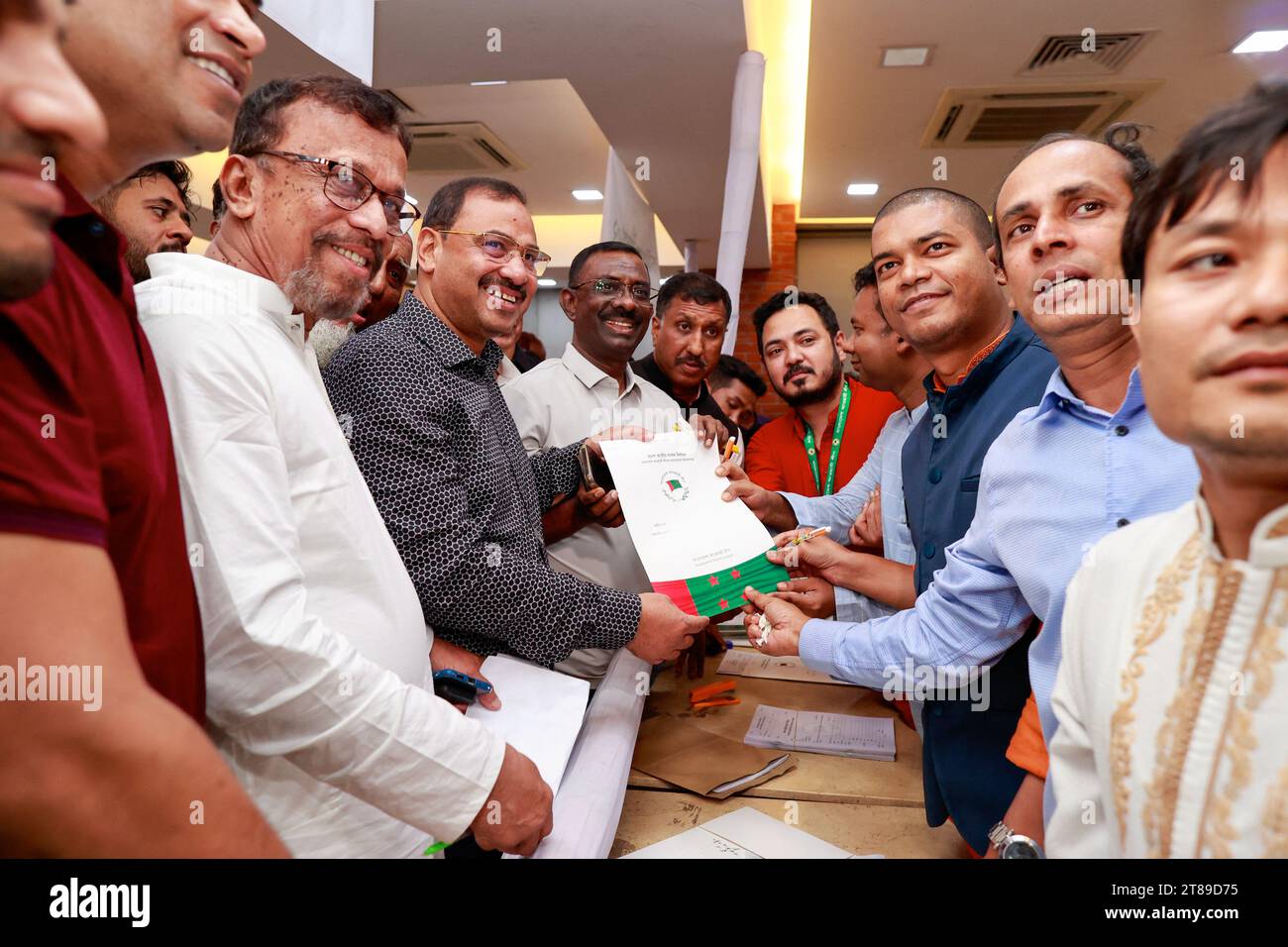 Dhaka, Bangladesh. 18th Nov, 2023. Candidates collect the nomination ...