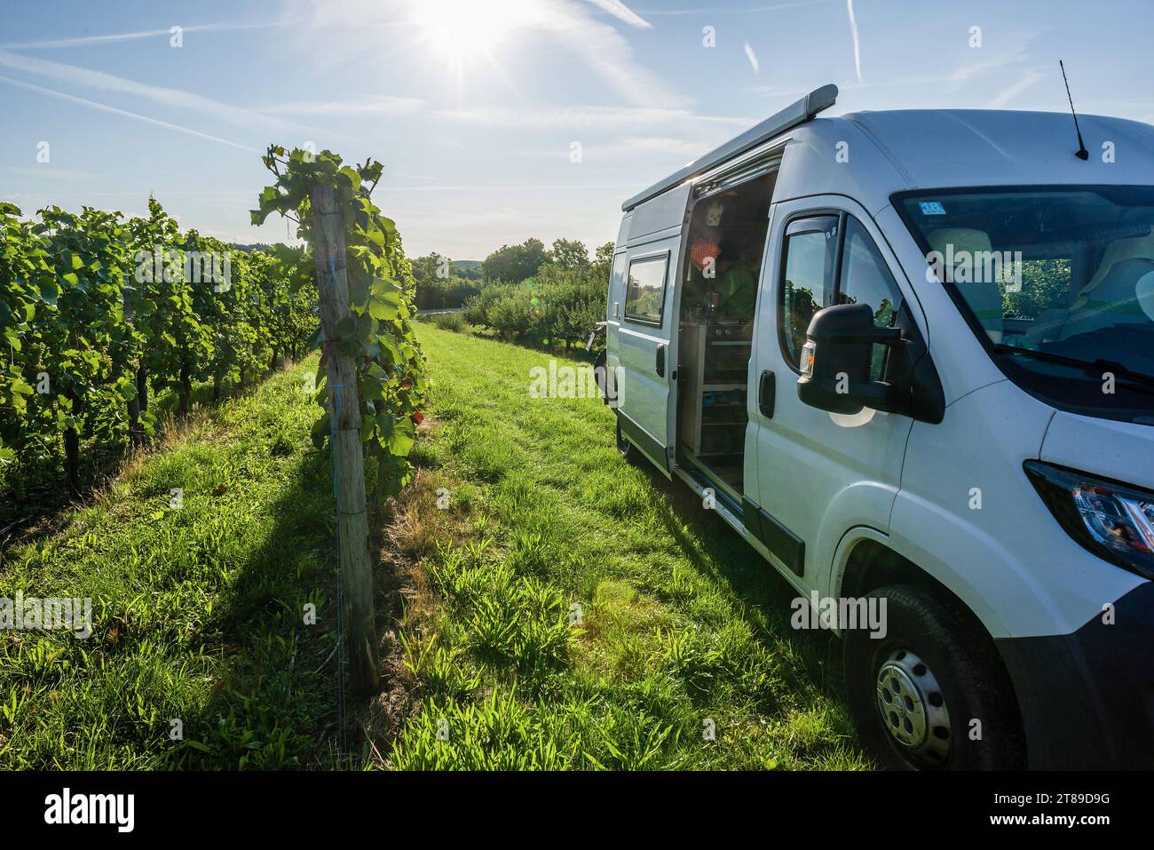 Mit einem van unterwegs hi-res stock photography and images - Alamy