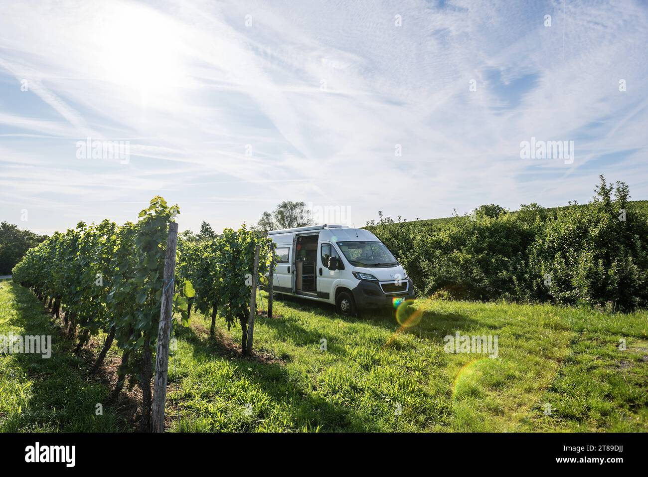 Mit einem van unterwegs hi-res stock photography and images - Alamy