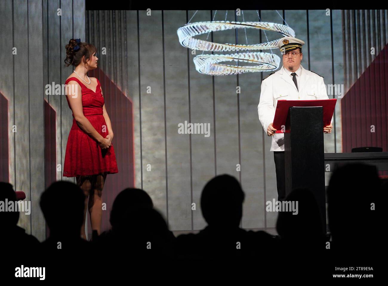 Happy Titanic mit Entertainment Managerin Anna Anna Heldmeier und dem ...