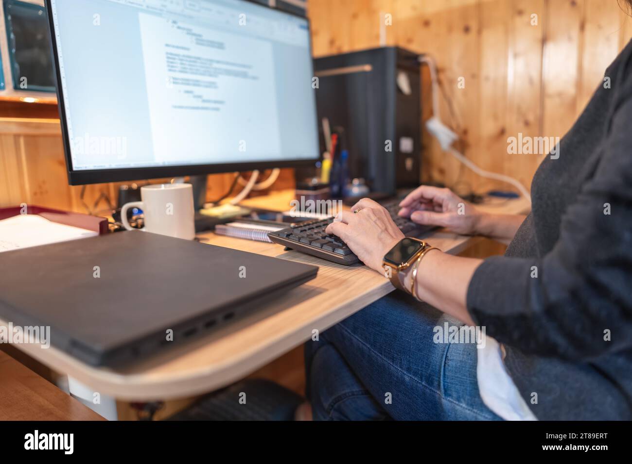 Keyboard technology typing internet hi-res stock photography and images ...