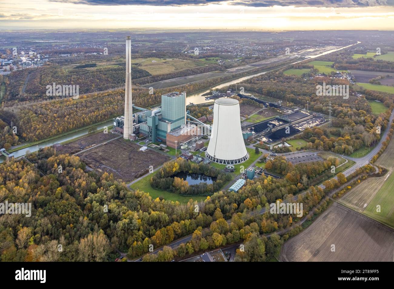 Aerial view, Bergkamen power station with chimney and cooling tower ...