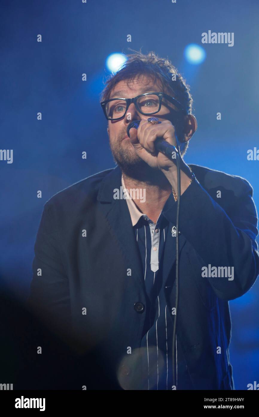 Damon albarn lead singer blur hi-res stock photography and images - Alamy